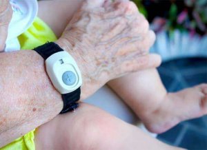 Medical Alert Bracelet vs. Medical Alert Device: Which is Better?